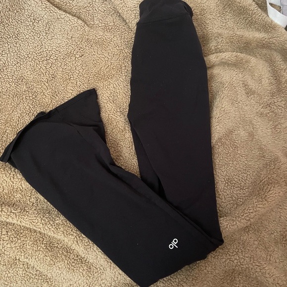 ALO Yoga | Pants & Jumpsuits | Alo Black Flutter Yoga Pants | Poshmark